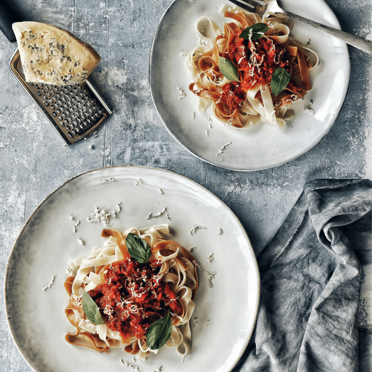 red pepper pasta sauce - Mandy Olive